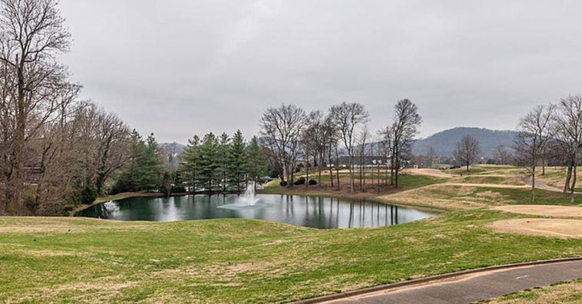 Carrie Underwood House franklin: Explore 400-acre family Home